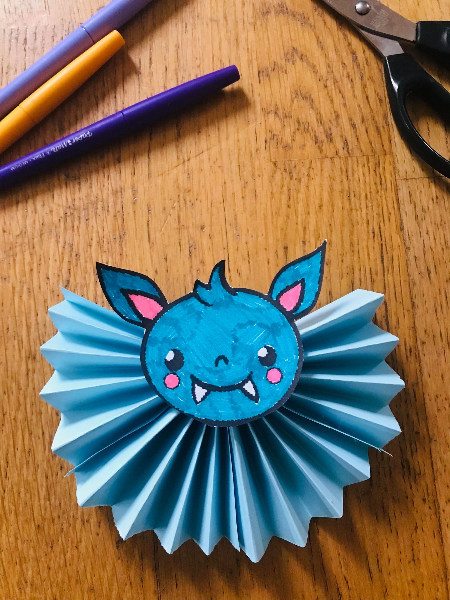 Activité manuelle chauve souris d'halloween - Kreakids