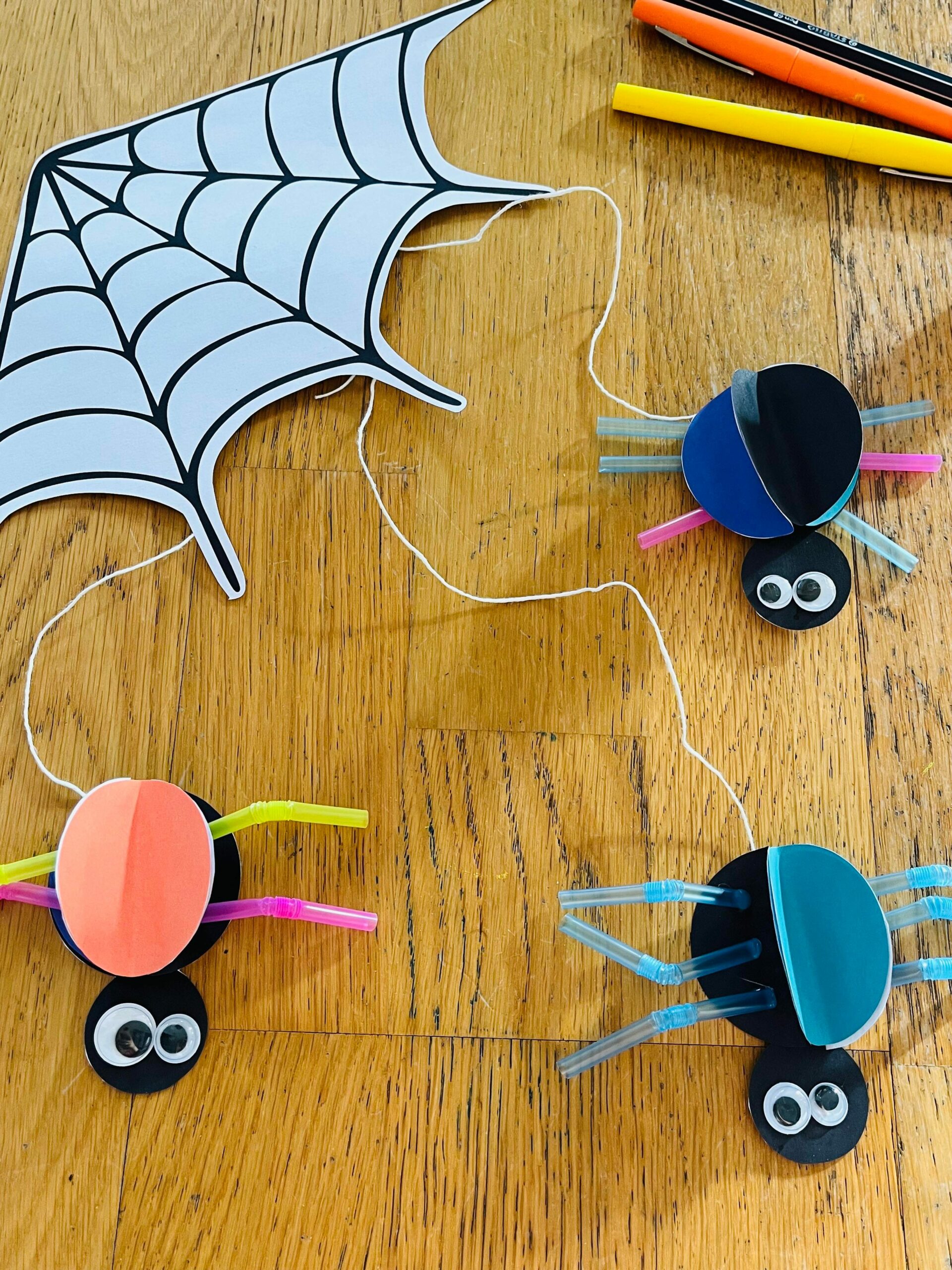 Bricolage pour enfant halloween les araignées - Kreakids