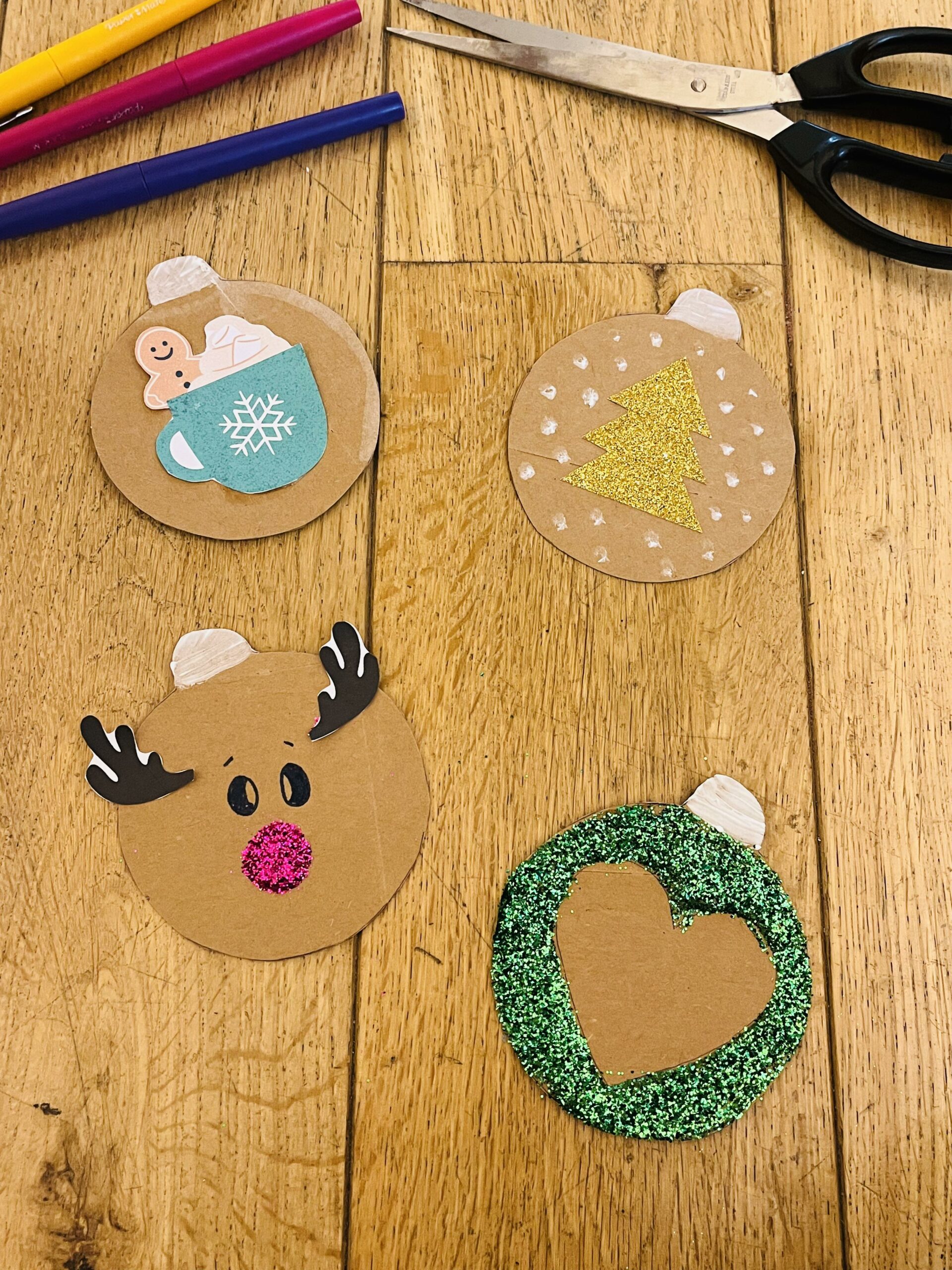 Activité boule de noël pour enfant - Kreakids