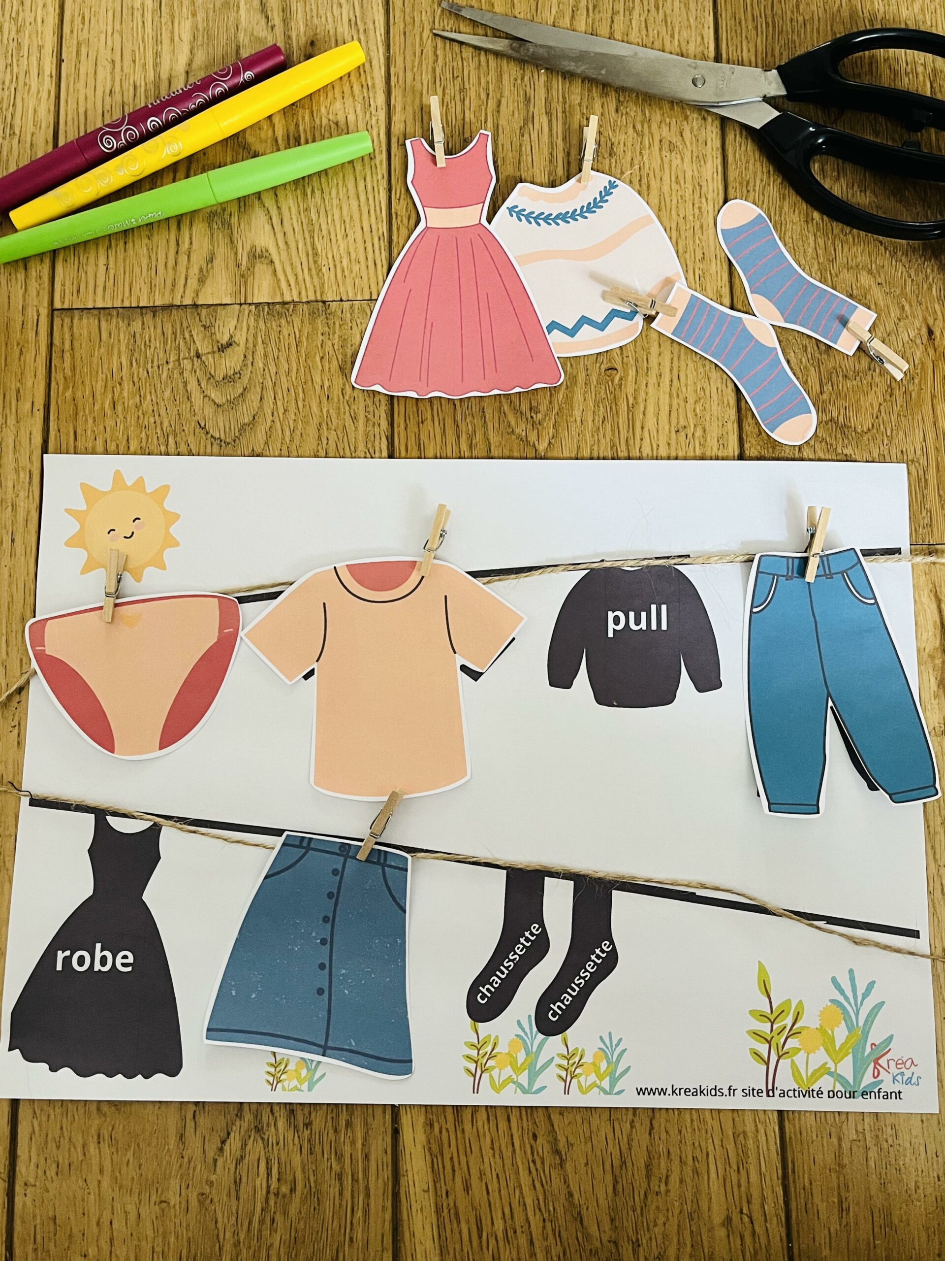 Activité de motricité fine, j'étends le linge - Kreakids